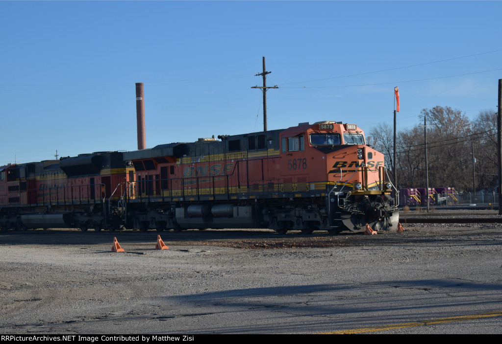 BNSF 5878